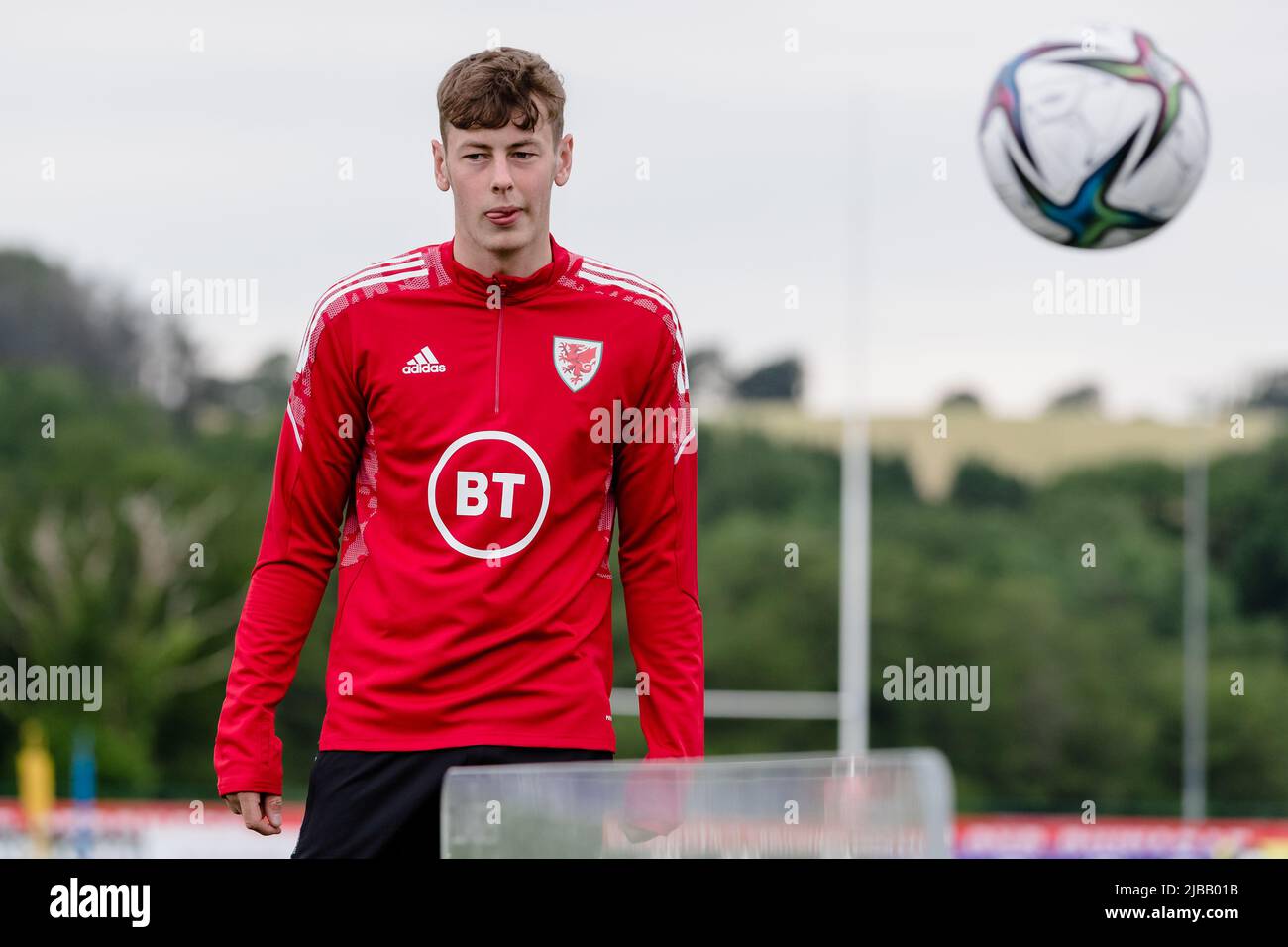 PONTYCLUN, WALES - 04 JUNE 2022: Wales' Oli Denham during a training ...