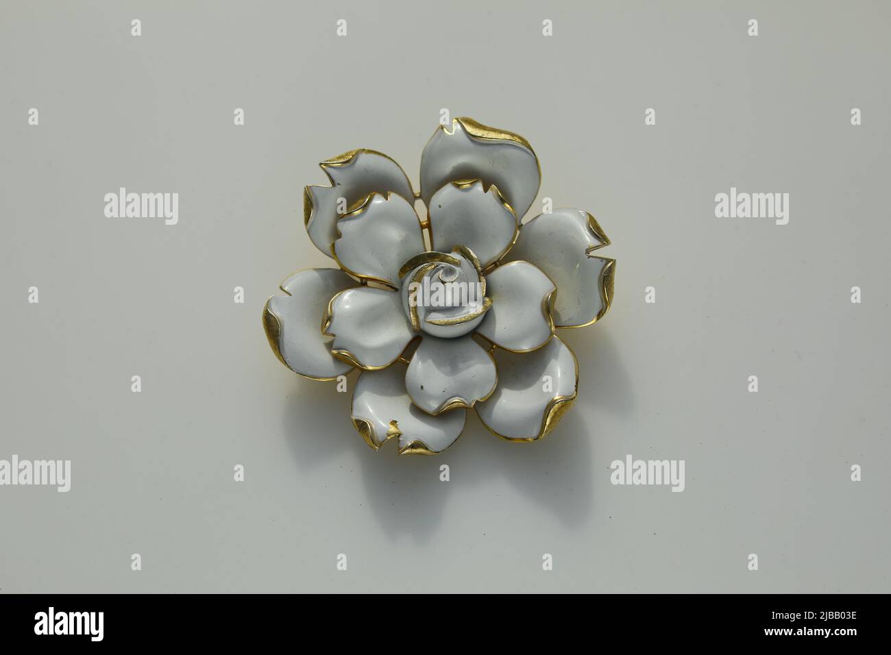 Flower brooch pin vintage costume jewelry fashion accessory woman ...