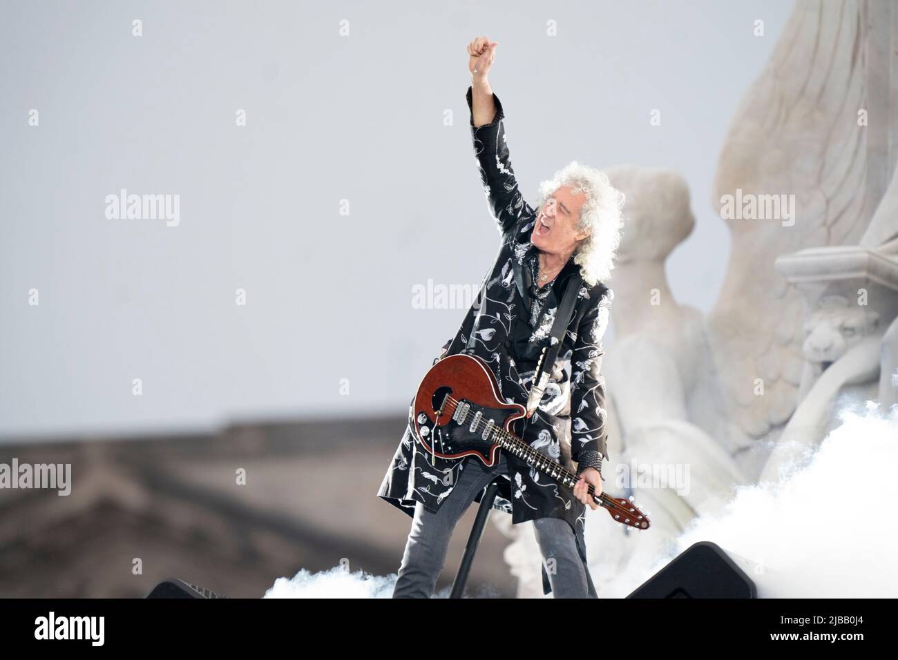 Brian may buckingham palace hi-res stock photography and images - Alamy