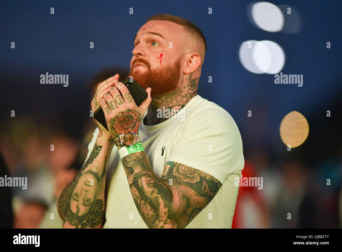 Manchester united football fans celebrating hi-res stock photography ...