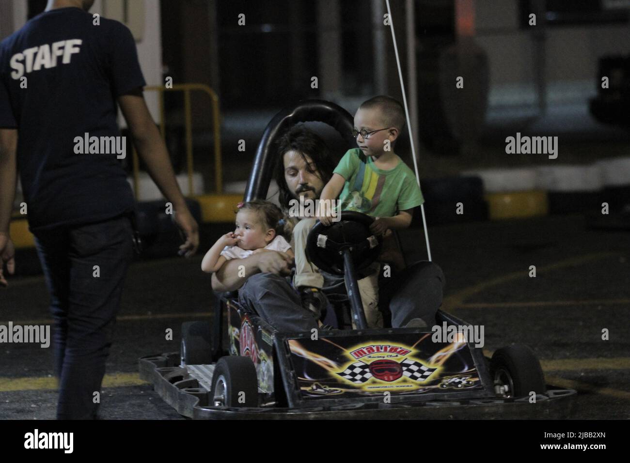 El Actor Diego Luna y Camila Sodi pasaron una tarde con sus dos hijos Jer—nimo y Fiona durante ...