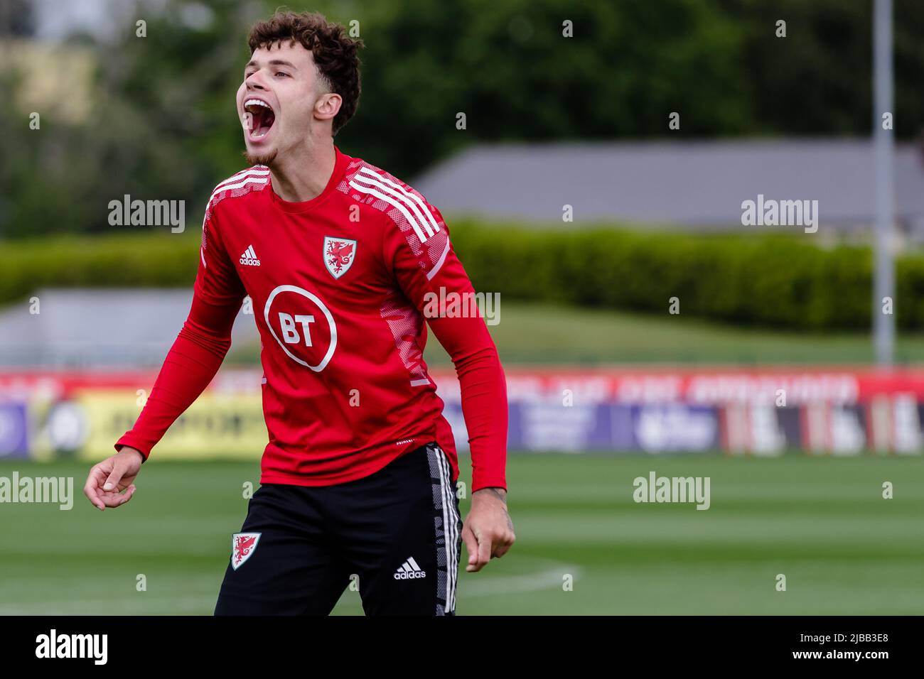PONTYCLUN, WALES - 04 JUNE 2022: Wales' Neco Williams during a training ...