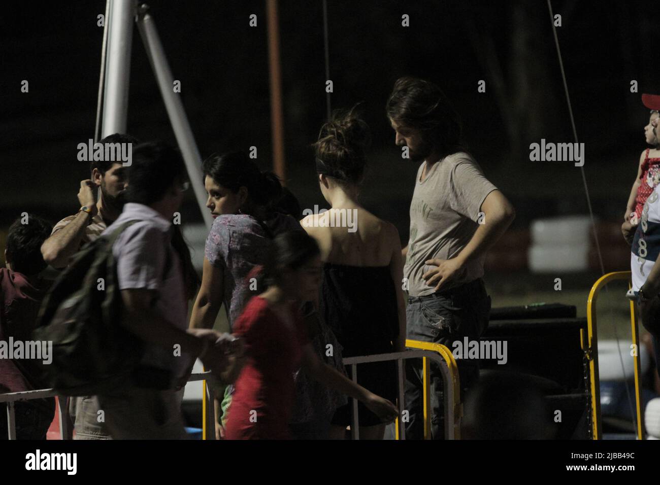 El Actor Diego Luna y Camila Sodi pasaron una tarde con sus dos hijos Jer—nimo y Fiona durante ...