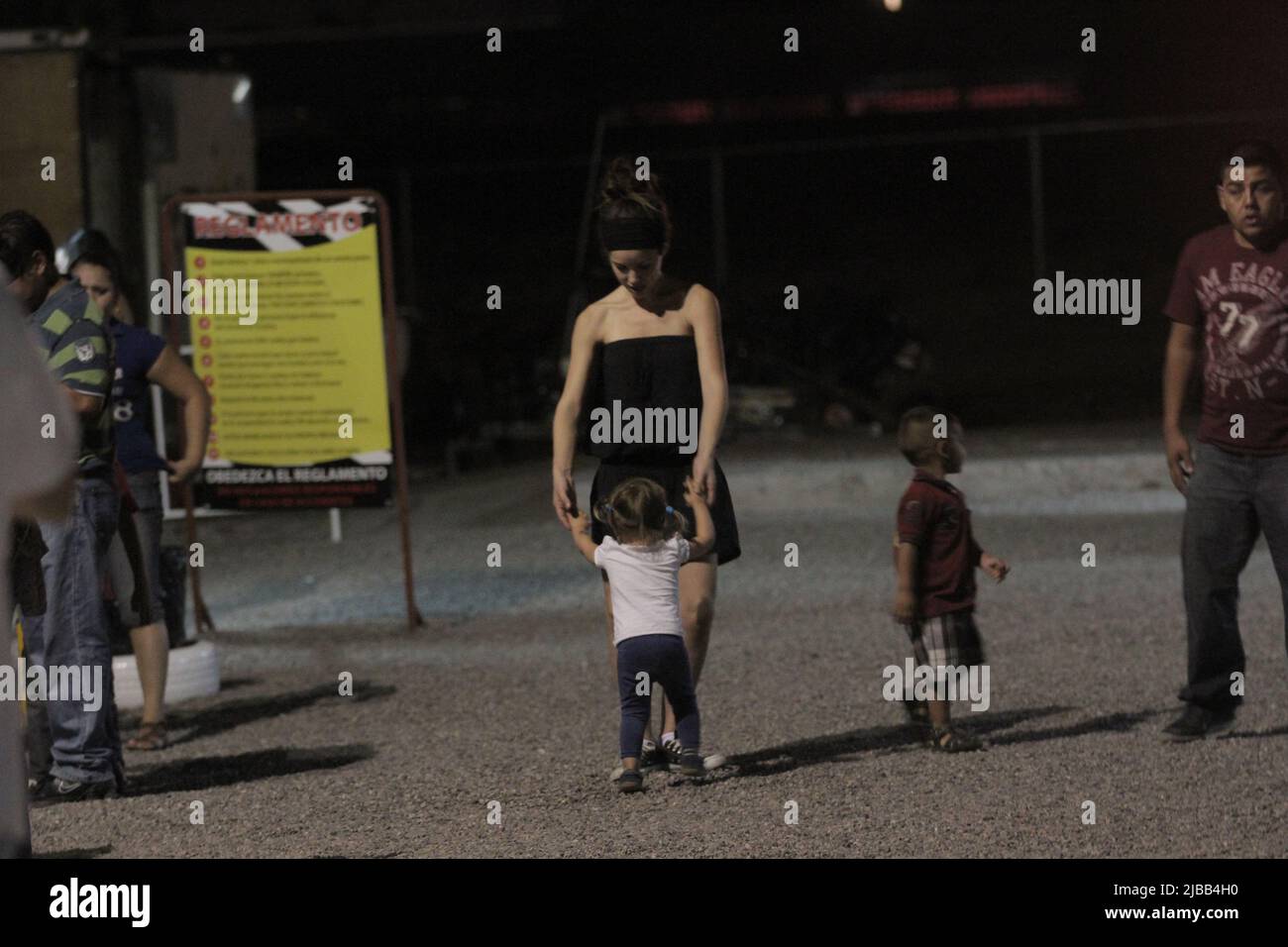 El Actor Diego Luna y Camila Sodi pasaron una tarde con sus dos hijos ...