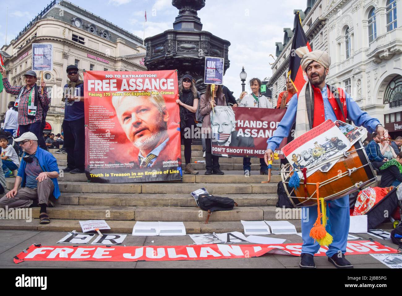 Afghan traditional drum hi-res stock photography and images - Alamy