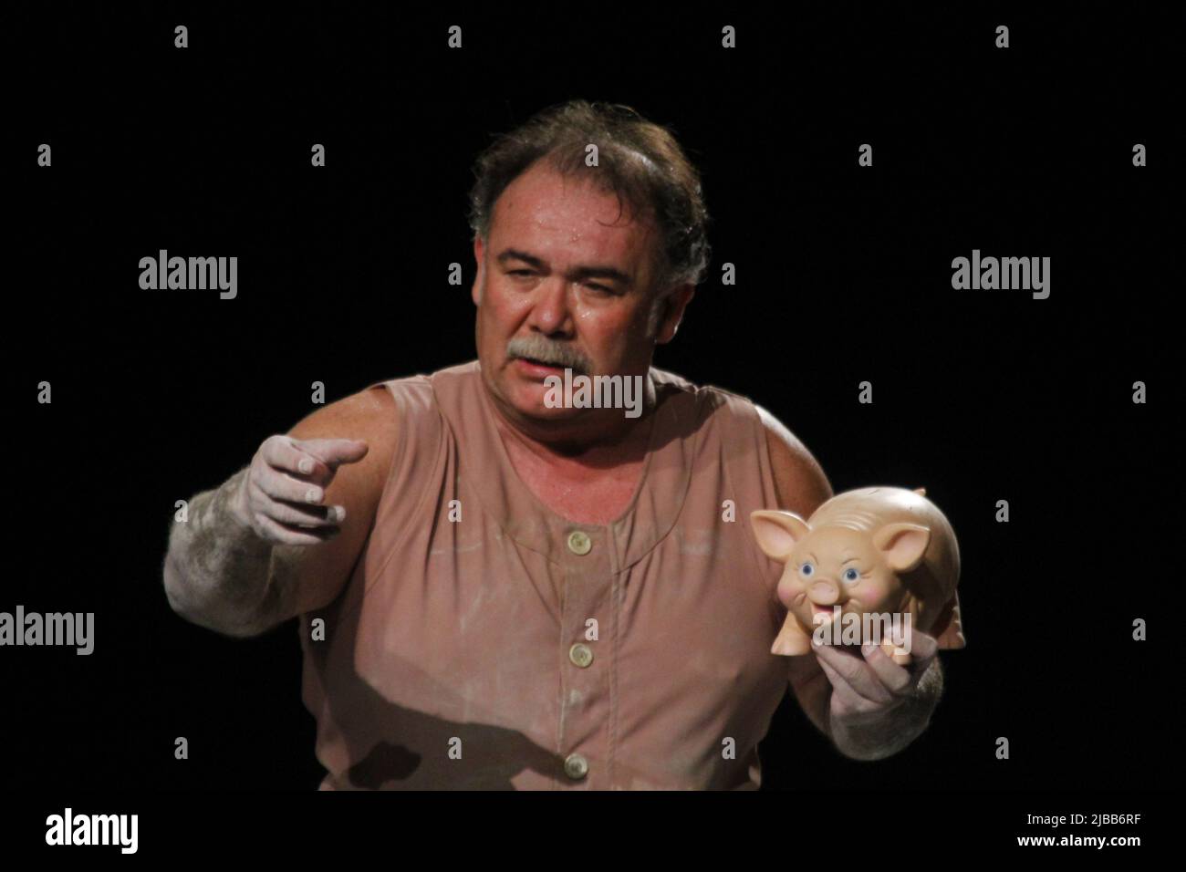 Obra "El Cerdo" con el actor Jesús 'El Choby' Ochoa inicio gira en su ...