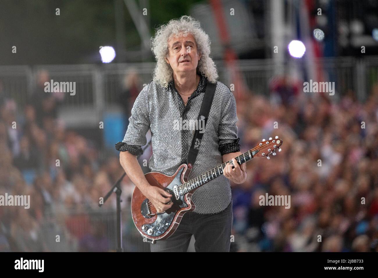 Brian may buckingham palace hi-res stock photography and images - Alamy