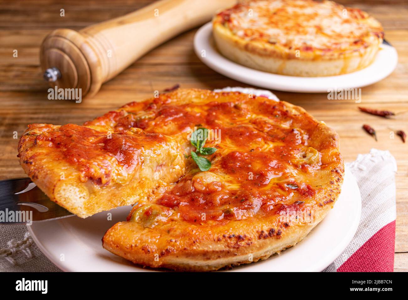 Chicago style deep dish pizza hi-res stock photography and images - Alamy