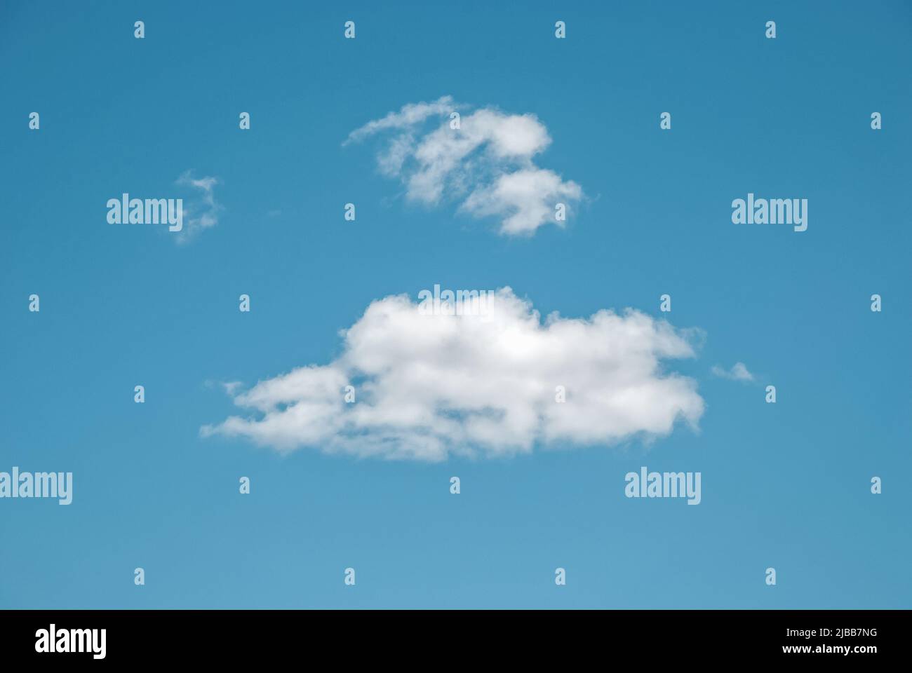 Sparse clouds hi-res stock photography and images - Alamy