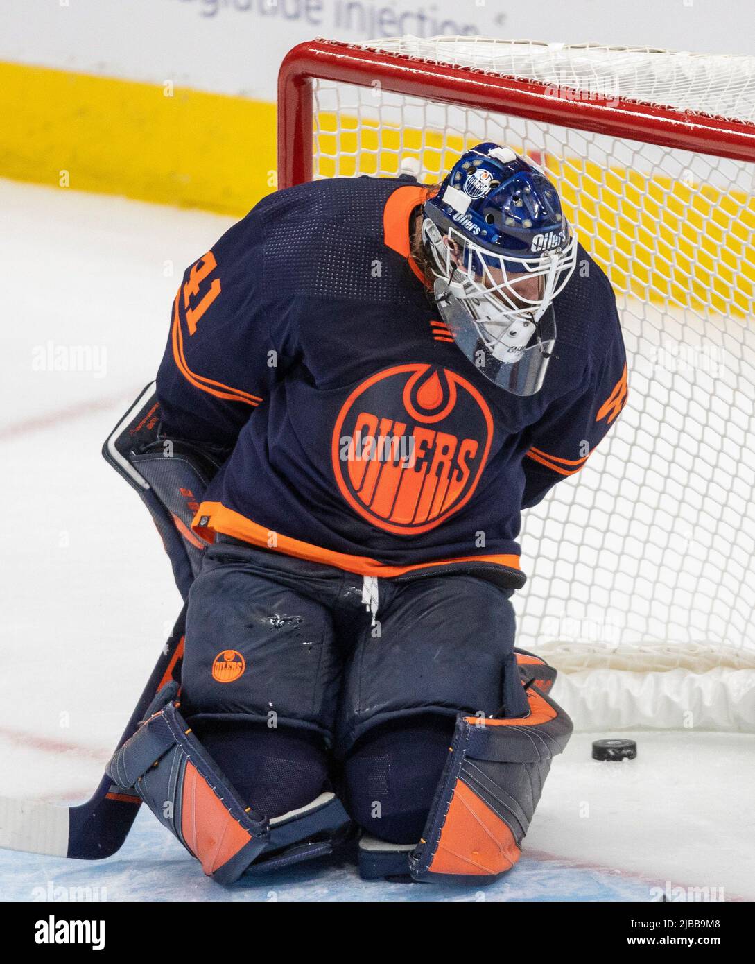 Edmonton Oilers goalie Mike Smith lets in goal from Colorado Avalanche ...