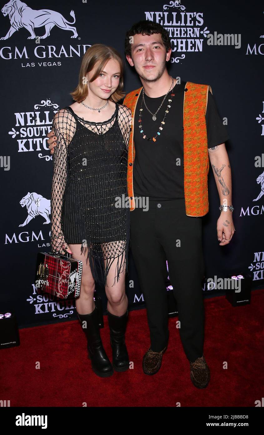 Frankie Jonas Girlfriend