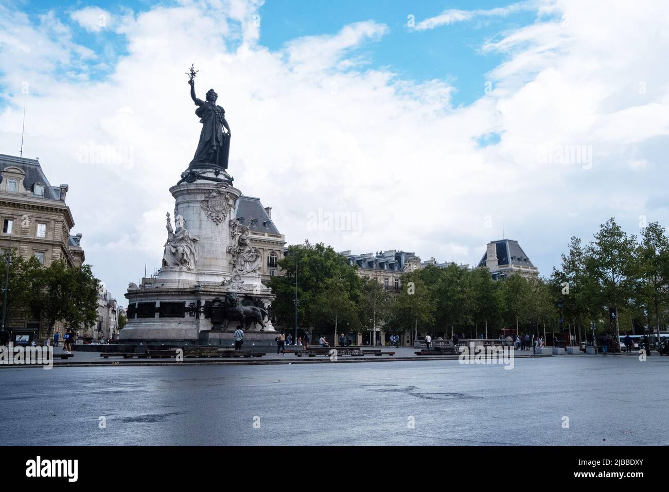 Daily life. Buildings and architecture of Paris. France Stock Photo - Alamy