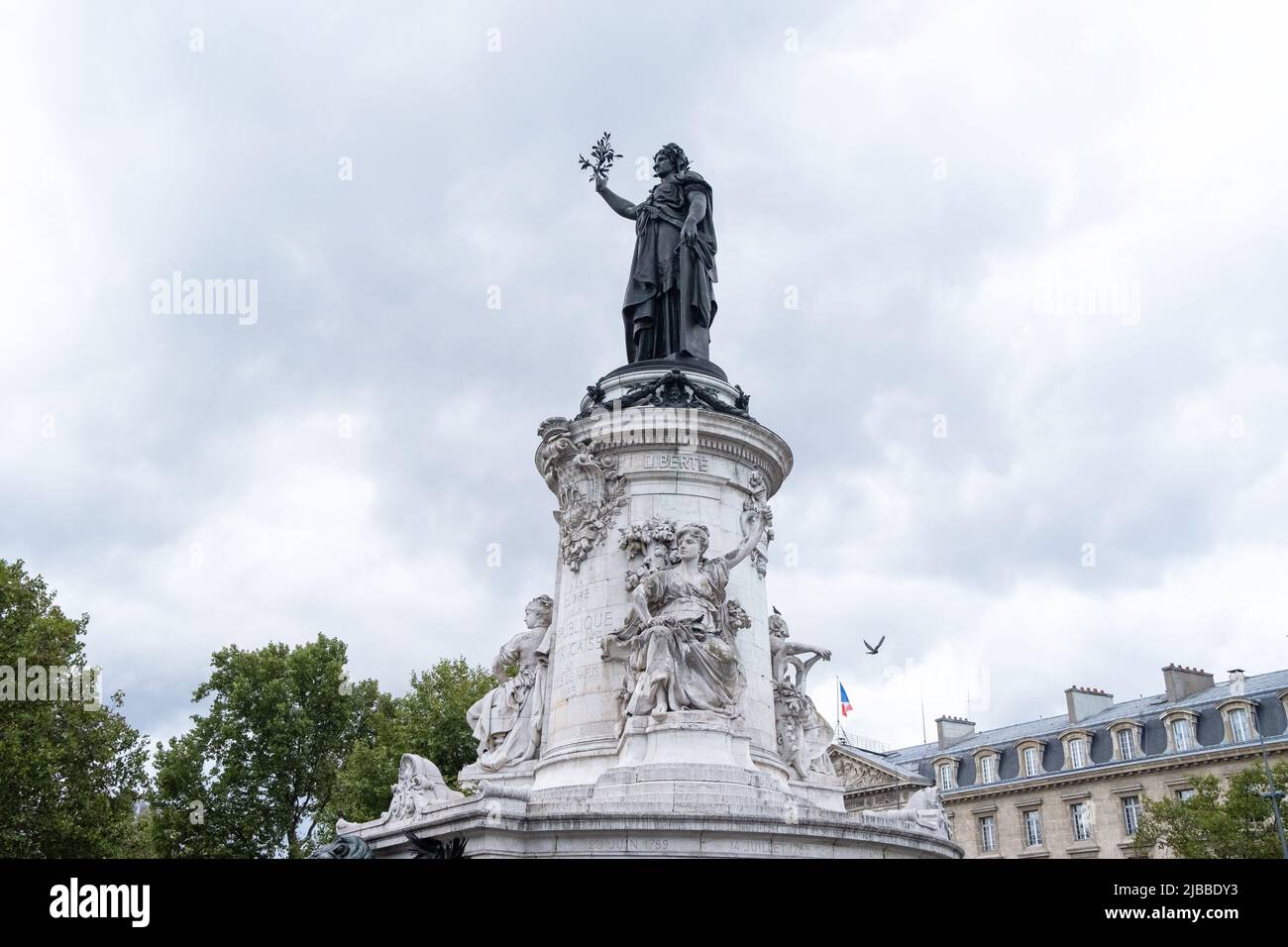 Daily life. Buildings and architecture of Paris. France Stock Photo - Alamy