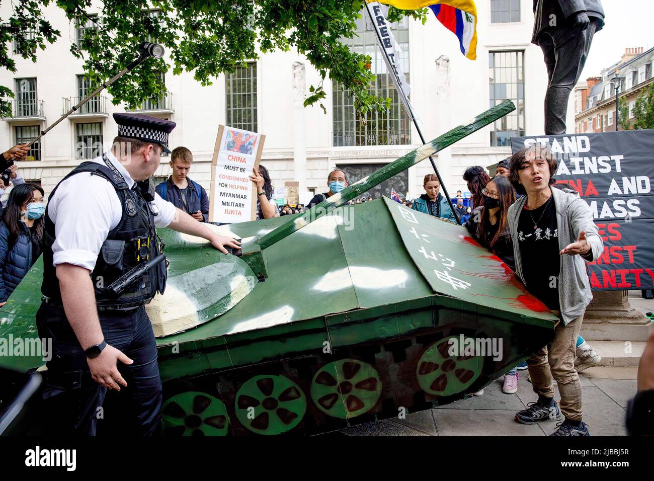 A protester seen explaining the reasons of moving the tank arts ...
