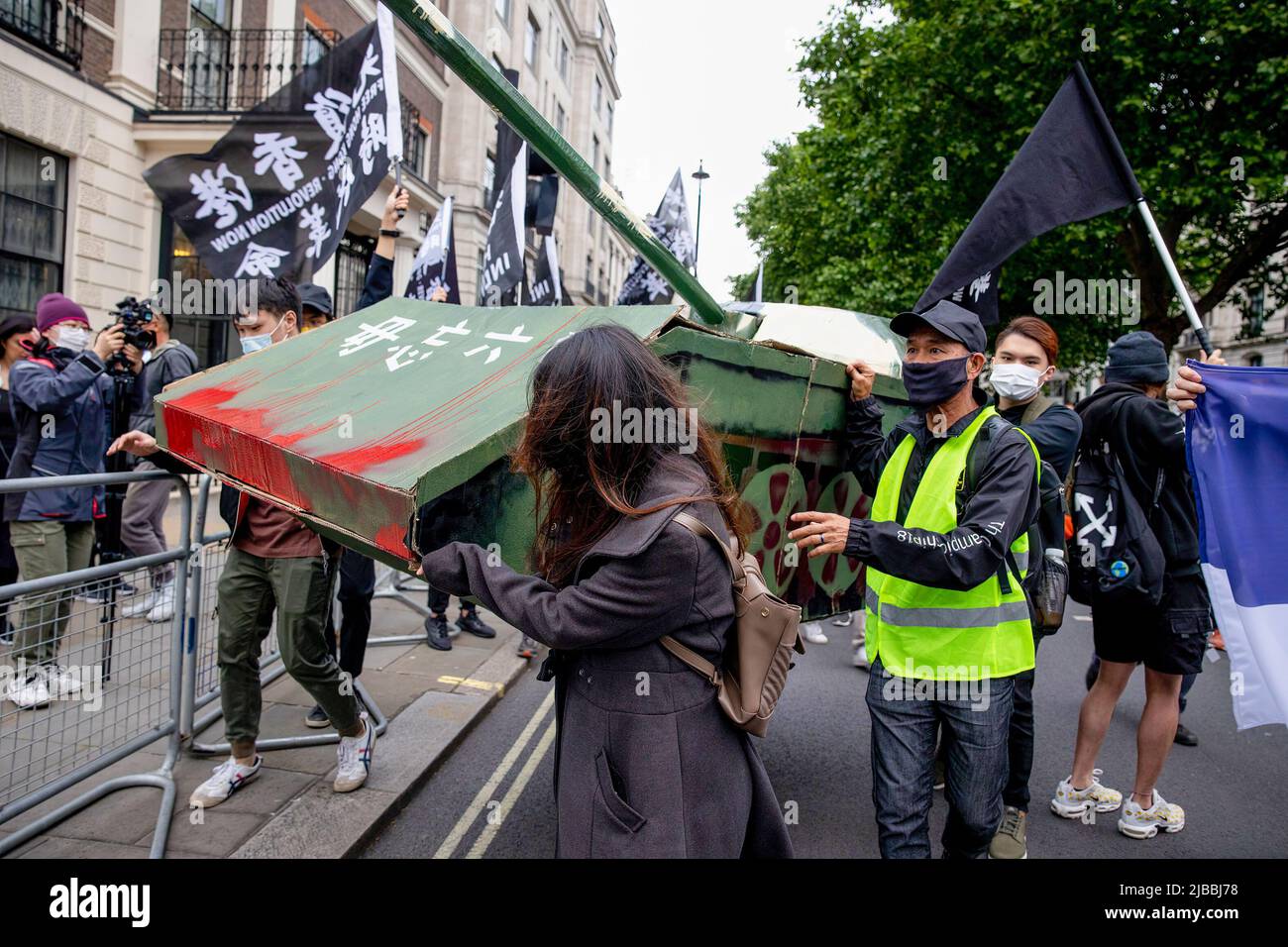 Tiananmen square protest 1989 tank hi-res stock photography and images ...