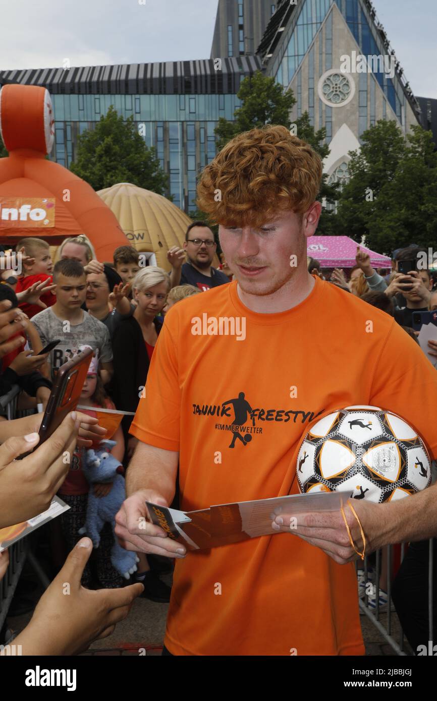 Influencer Jannik Freestyle bei der SUPER RTL TOGGO Tour beim Leipziger ...