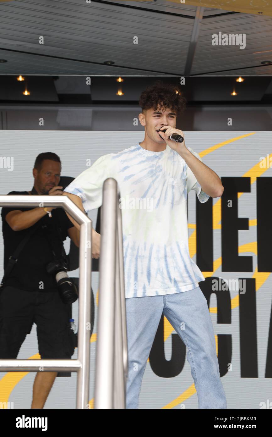 DSDS-Halbfinalist Daniele Puccia bei der SUPER RTL TOGGO Tour beim ...