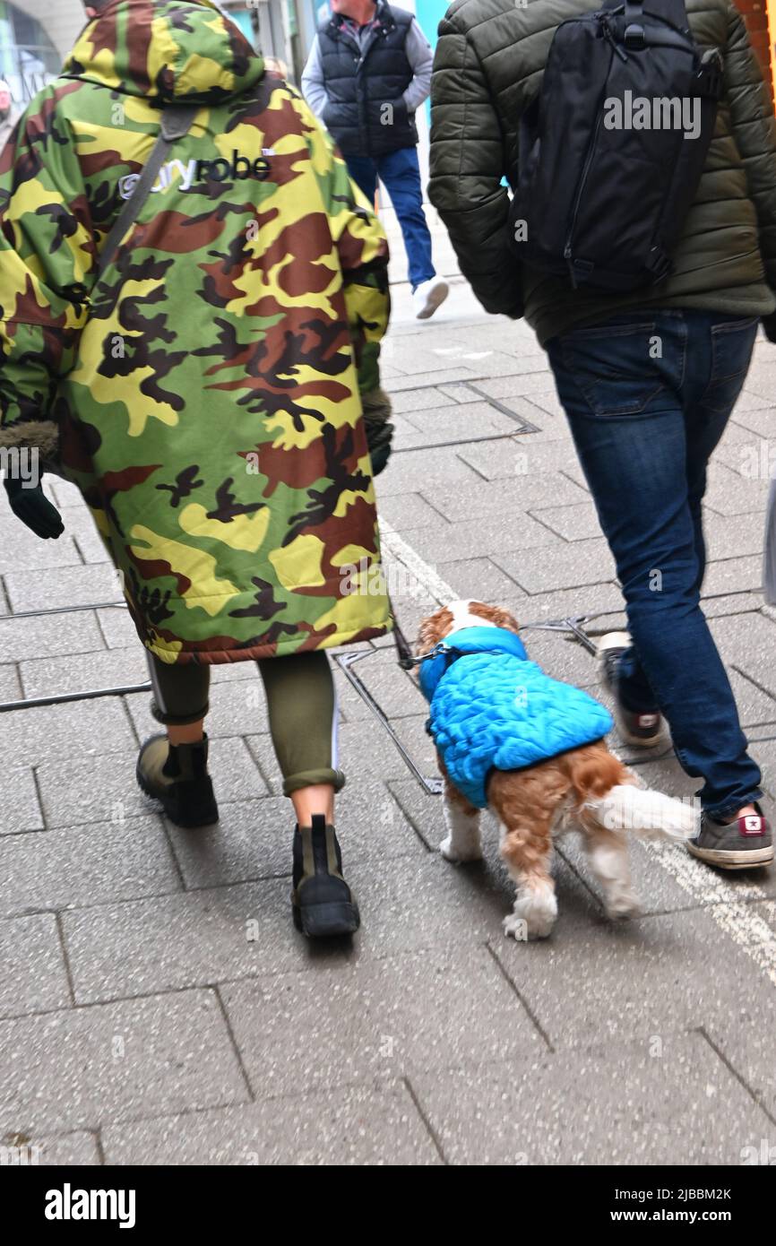 Dryrobe changing robe hi-res stock photography and images - Alamy