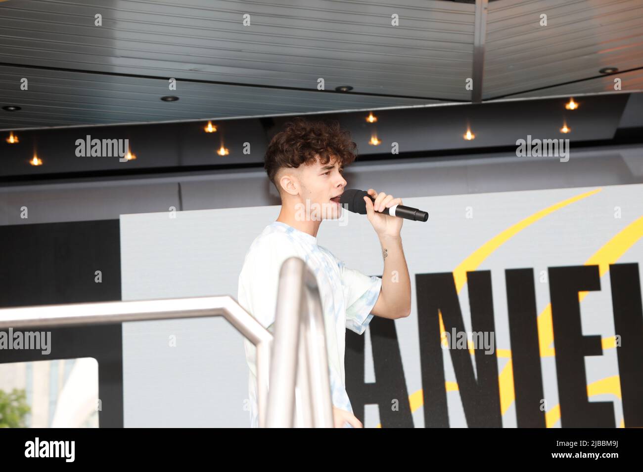 DSDS-Halbfinalist Daniele Puccia bei der SUPER RTL TOGGO Tour beim ...