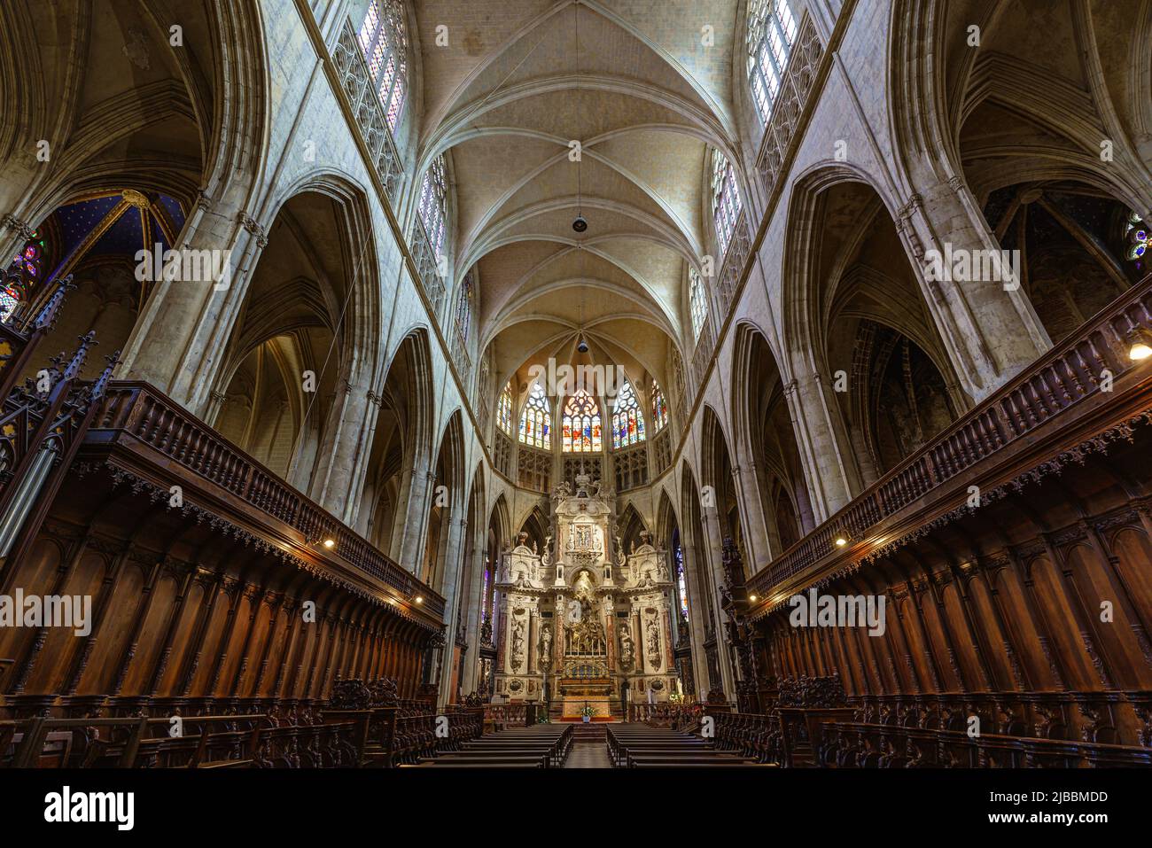Toulouse, France. May 24, 2022. Interior, central nave, choir and altar ...