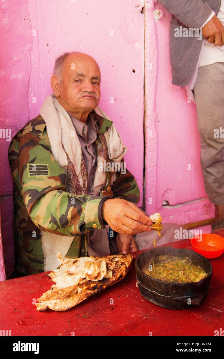 Yemeni dishes hi-res stock photography and images - Alamy
