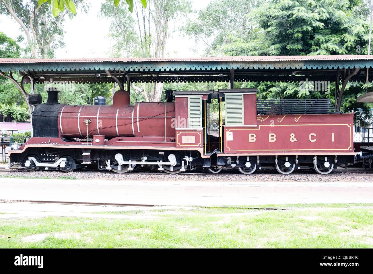 M2-162 built by Ajmer Workshop in 1923/24 is the only loco with Joy's ...