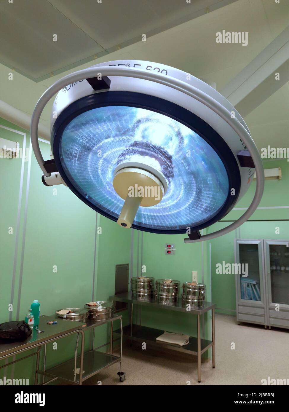 Shadowless table hi-res stock photography and images - Alamy