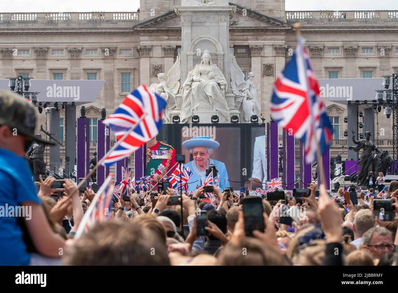 Crowds on the Mall view the Royal family including the Queen on a giant ...