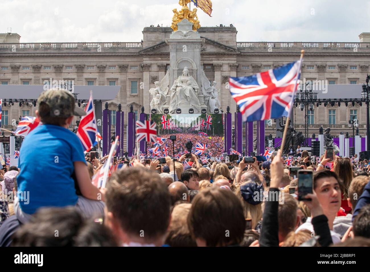 Crowds on the Mall view the Royal family including the Queen on a giant ...