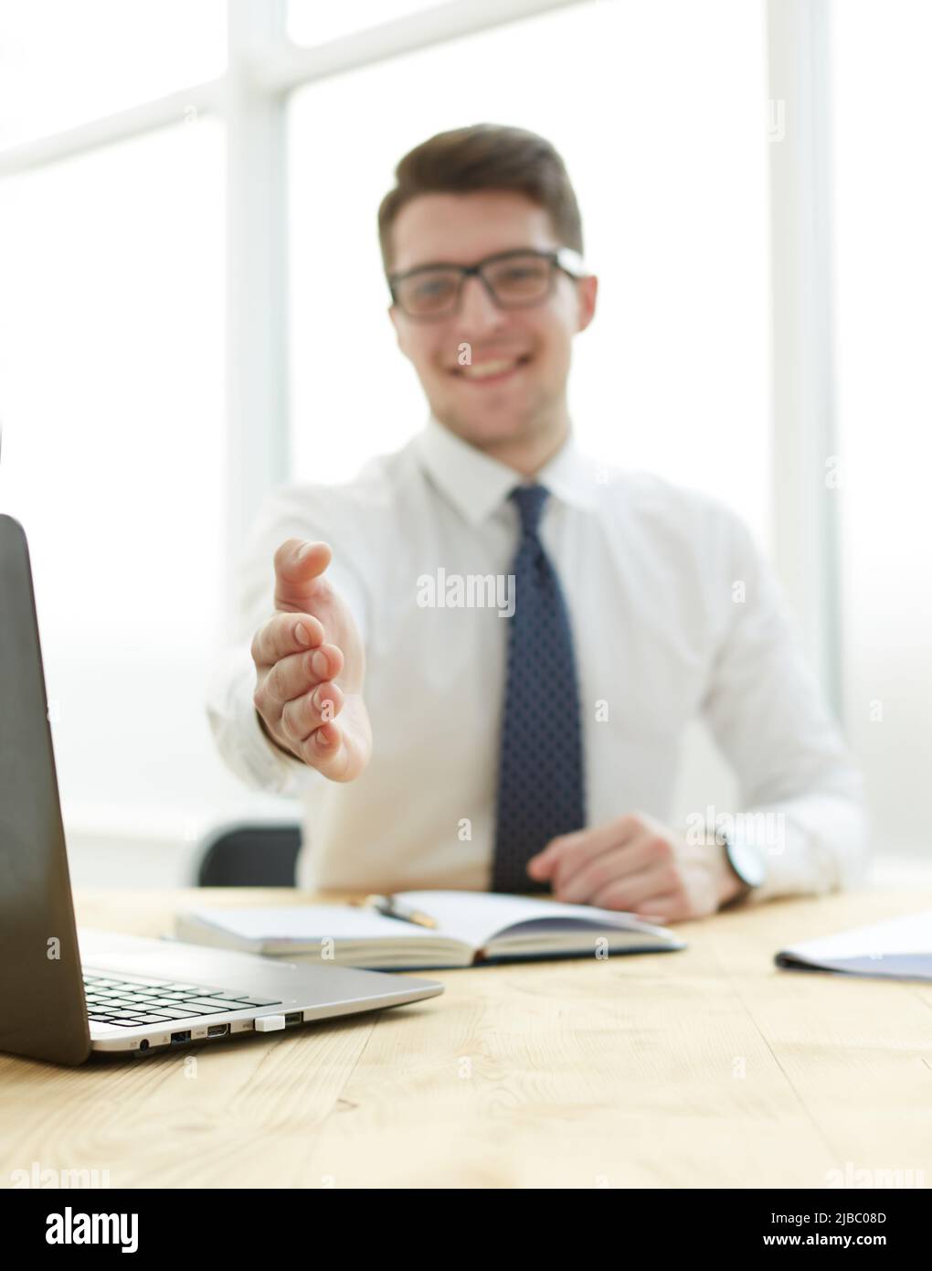 Business handshake stand hi-res stock photography and images - Alamy