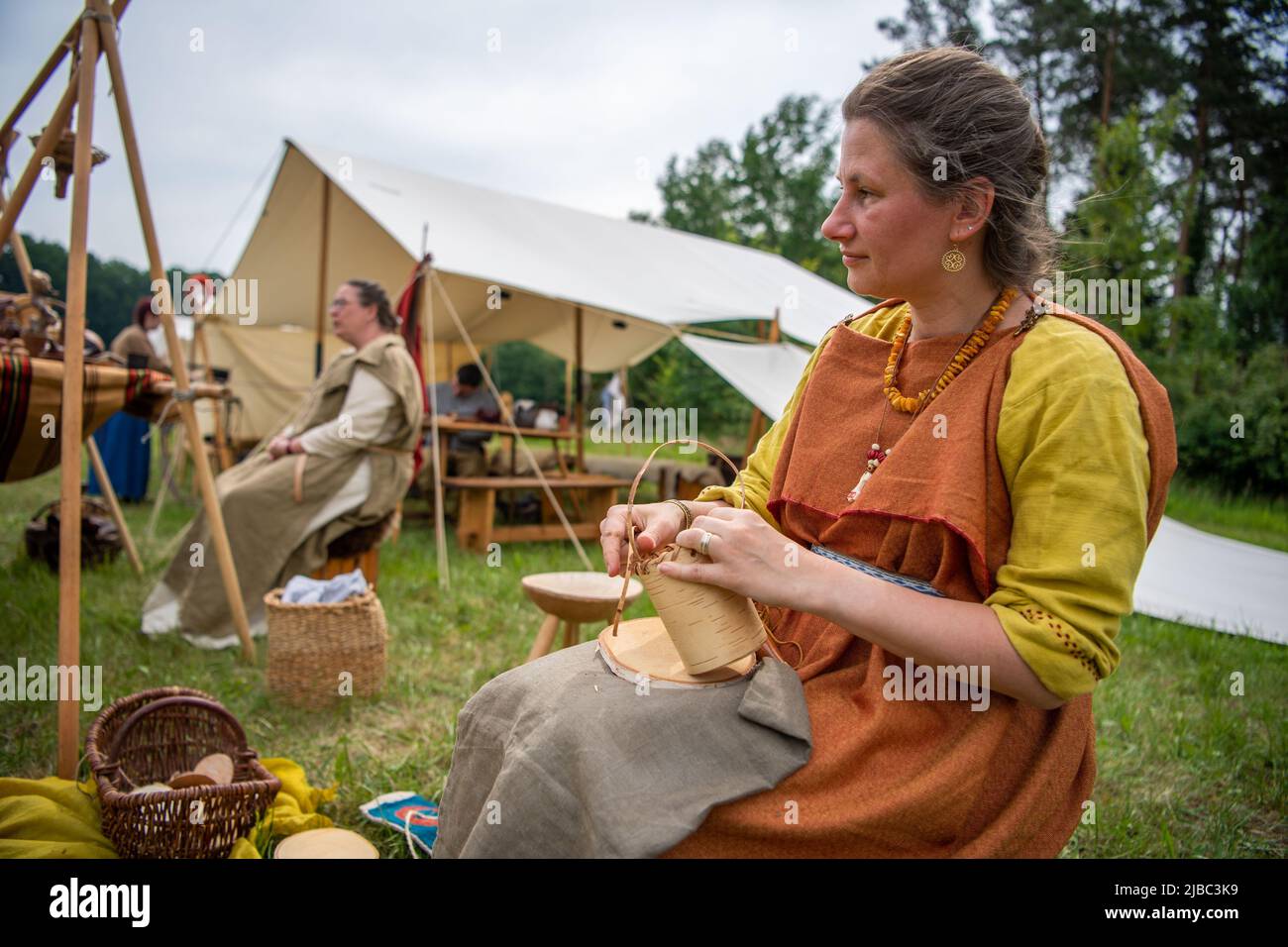 Bramsche, Germany. 05th June, 2022. A performer in a Germanic costume ...
