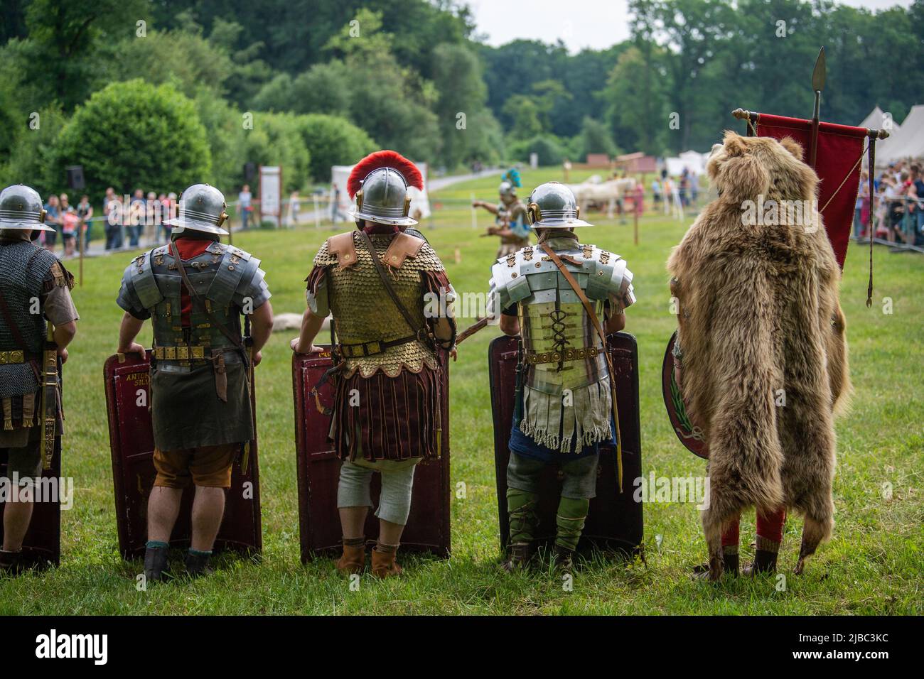 Bramsche, Germany. 05th June, 2022. Performers in costumes of the Roman ...