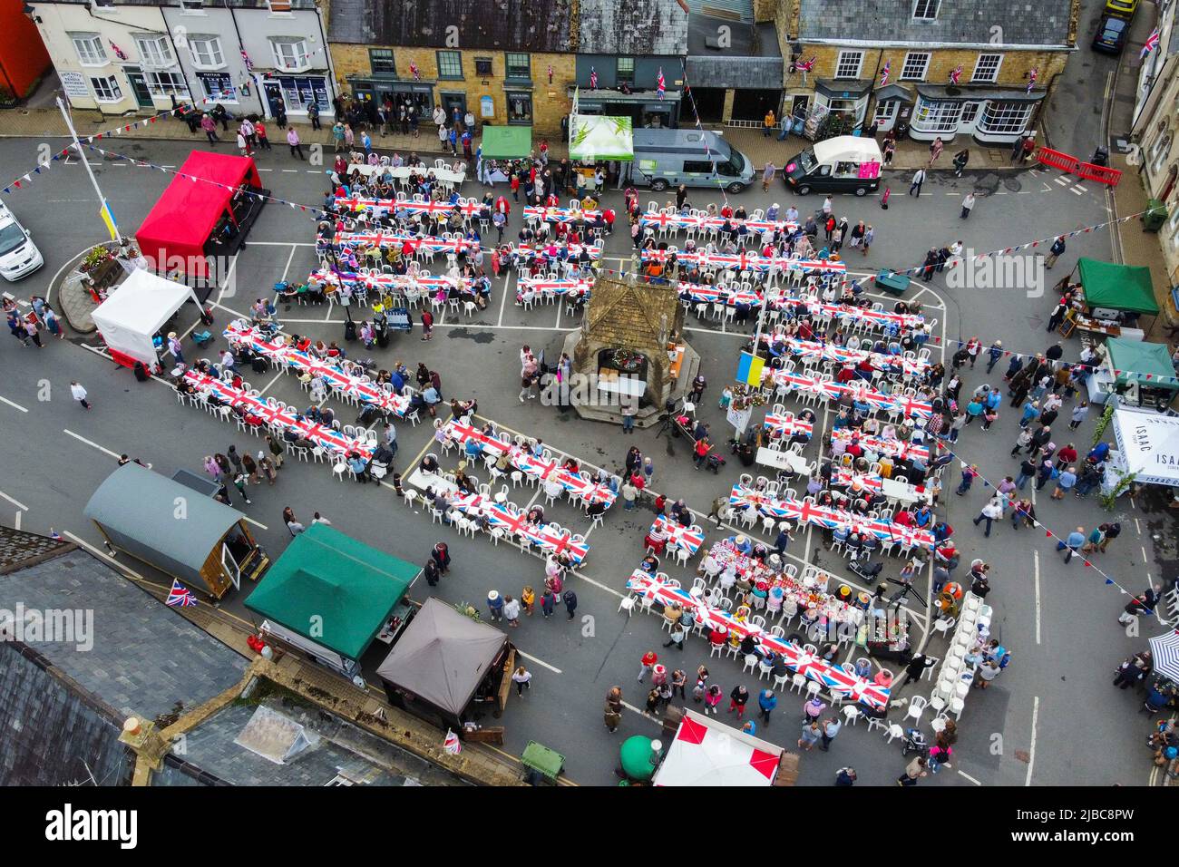 Coronation street party tables hi-res stock photography and images - Alamy