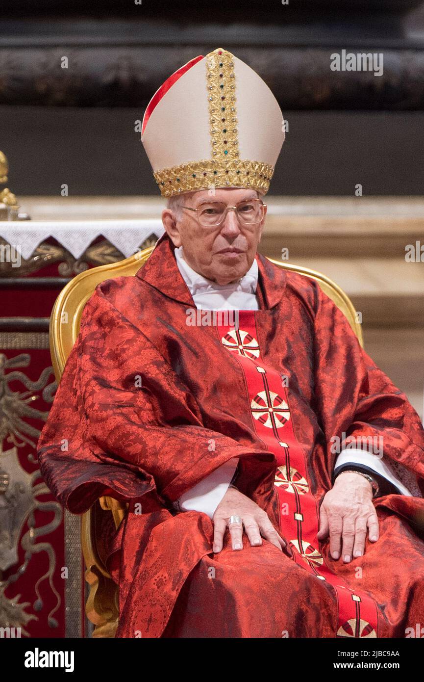 Italy, Rome, Vatican, 22/06/5 Pope Francis attends Pentecost Mass ...