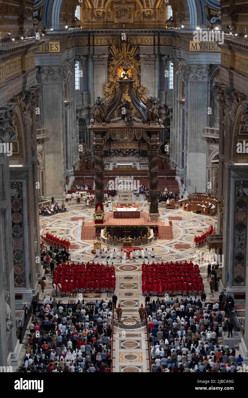 Italy, Rome, Vatican, 22/06/5 Pope Francis attends Pentecost Mass ...