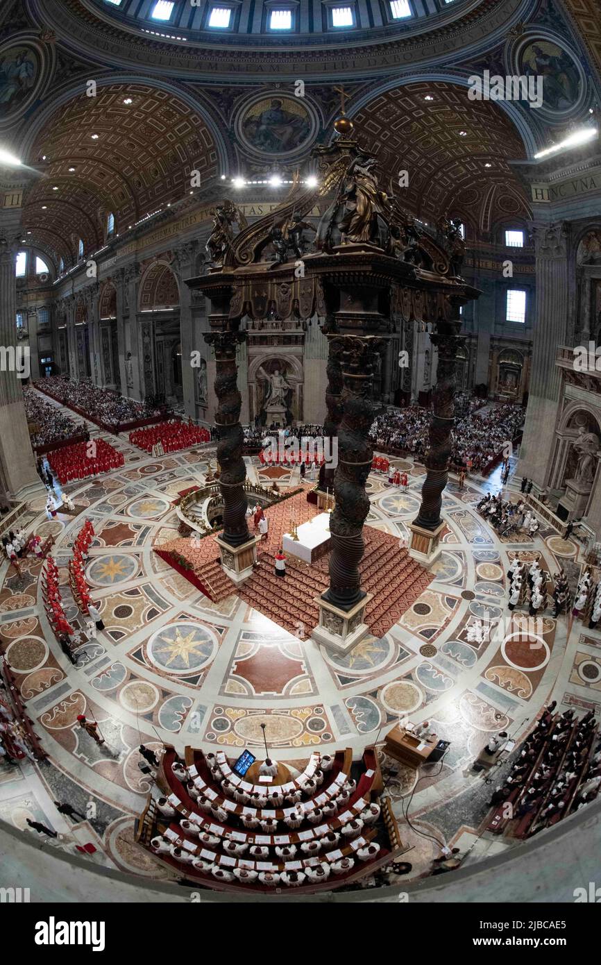 Italy, Rome, Vatican, 22/06/5 Pope Francis attends Pentecost Mass ...