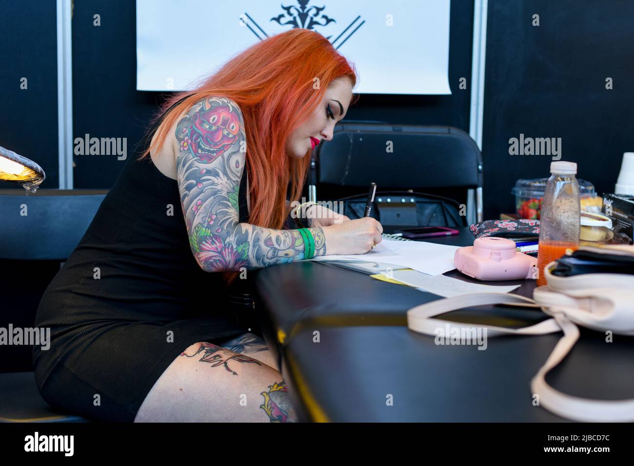 Tattoo girl convention hi-res stock photography and images - Alamy