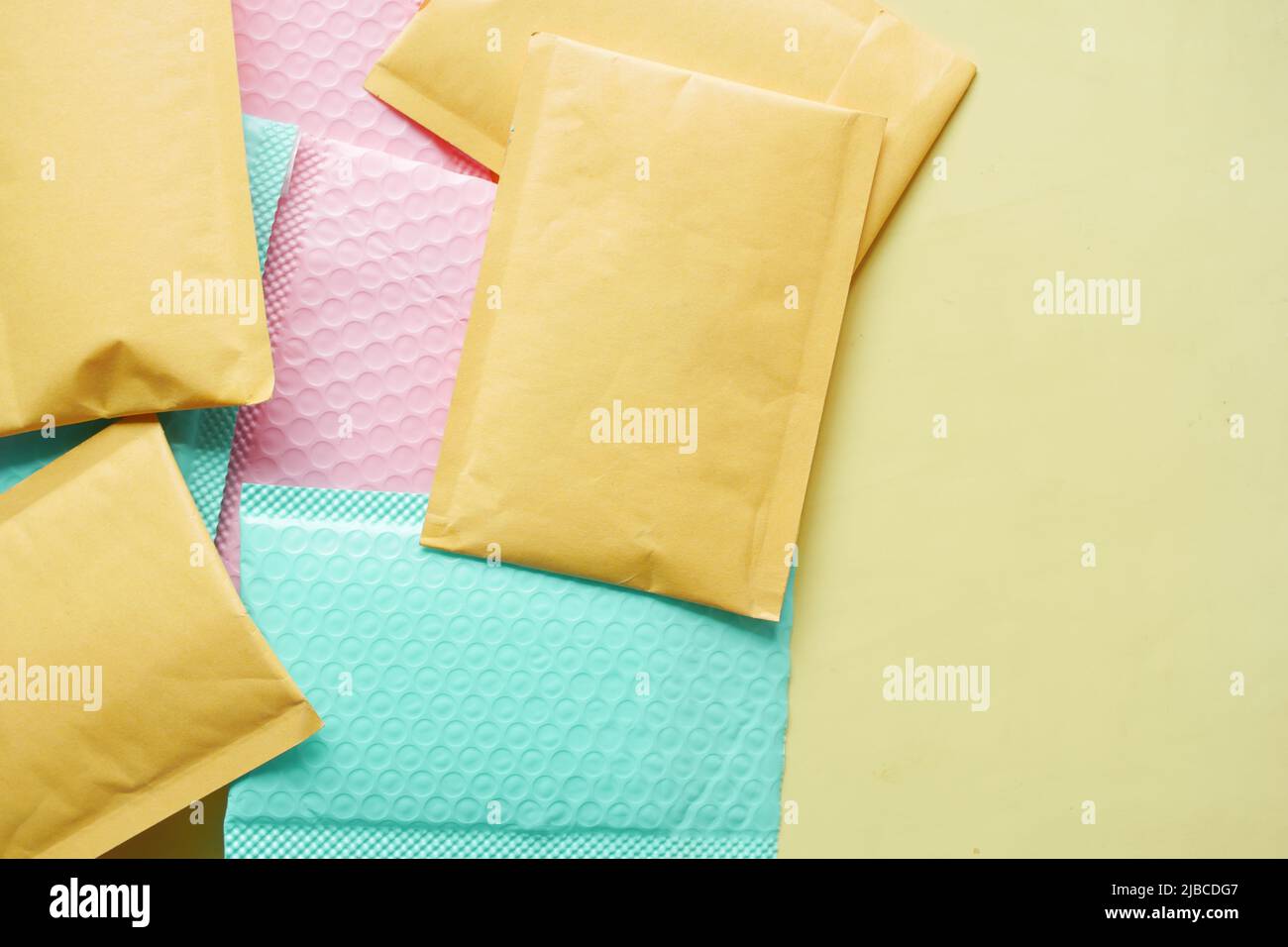 Envelope on table hi-res stock photography and images - Alamy