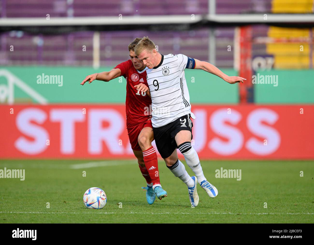 Jonathan BURKARDT (GER) in duels versus Peter Barath (HUN), action ...