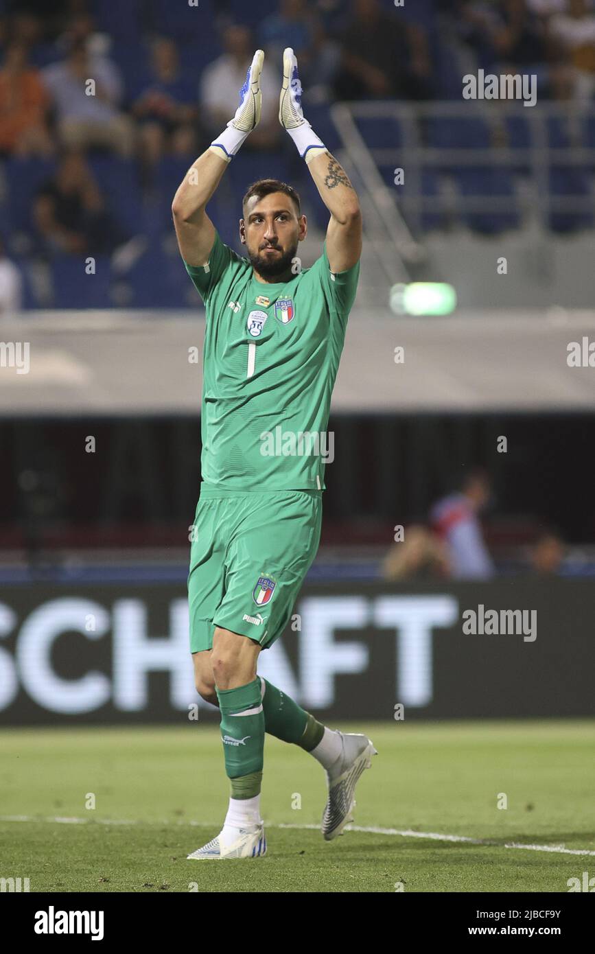 Gianluigi Donnarumma of Italy applaud the fans following during Italy ...