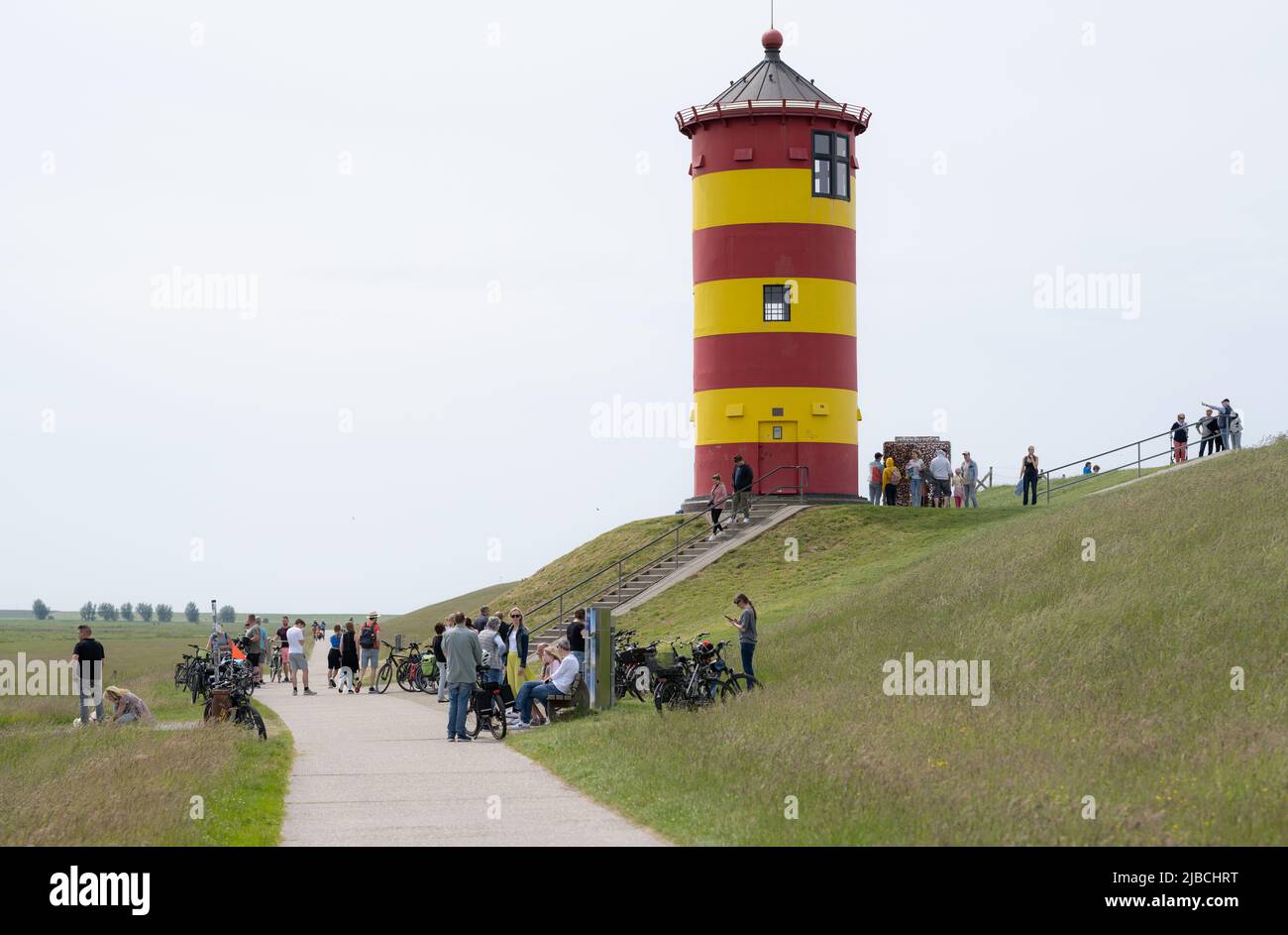 05 June 2022, Lower Saxony, Pilsum: Many visitors are around the Pilsum ...