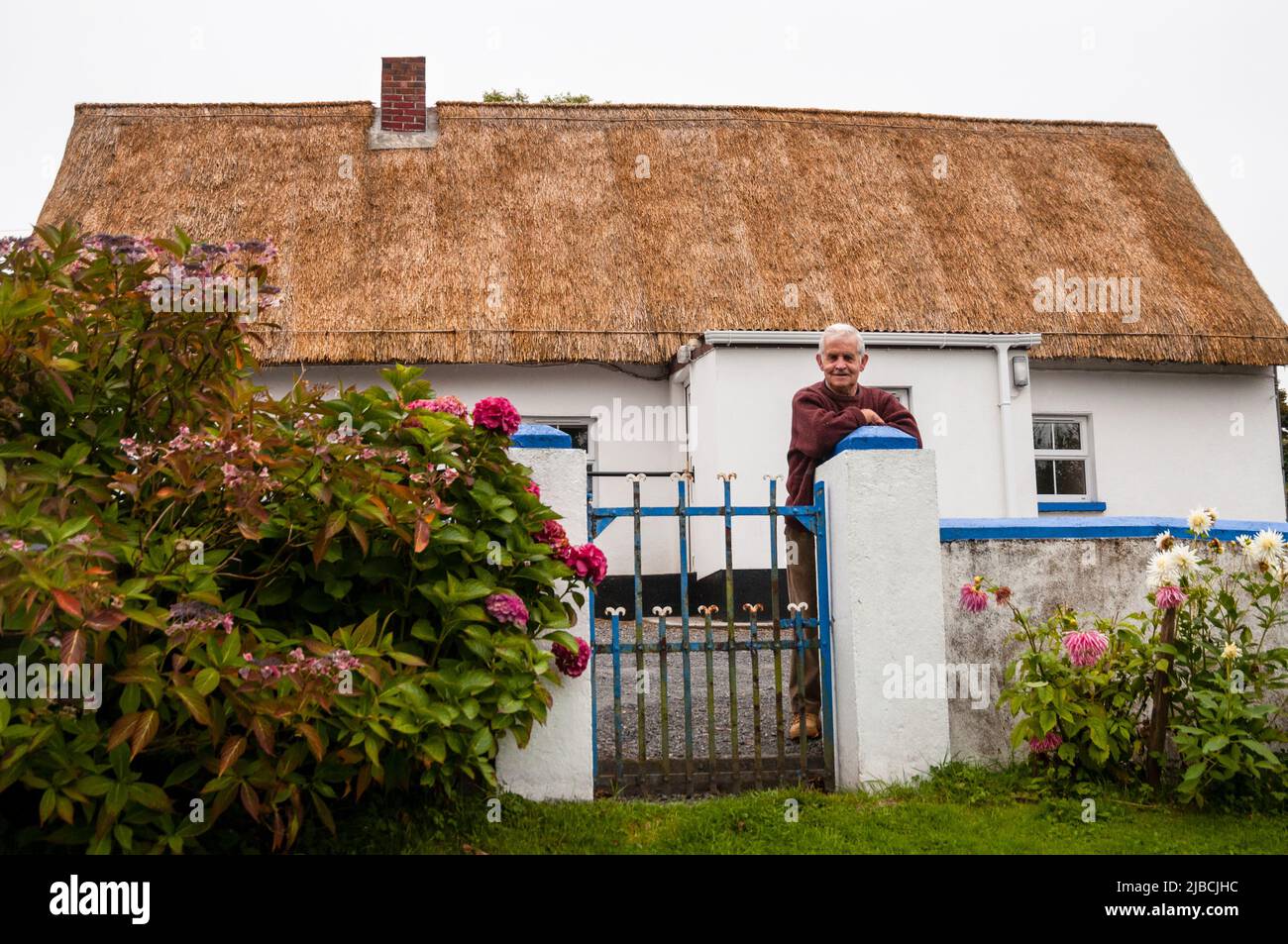 Thatched roof cottage in Cavan County, Ireland Stock Photo - Alamy