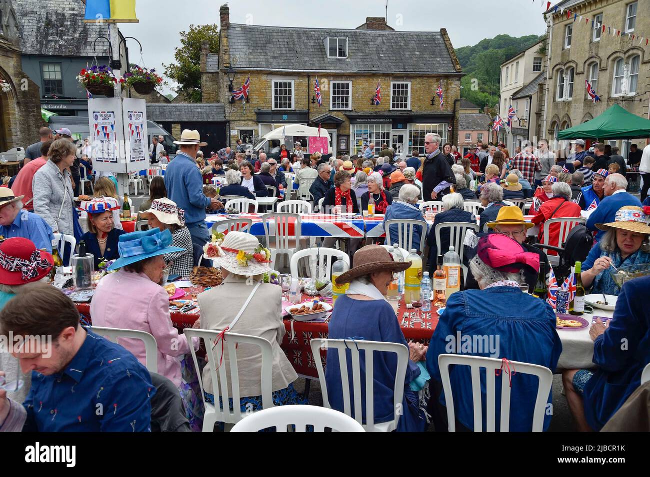 Beaminster, Dorset, UK. 5th June 2022. Platinum Jubilee street party in ...
