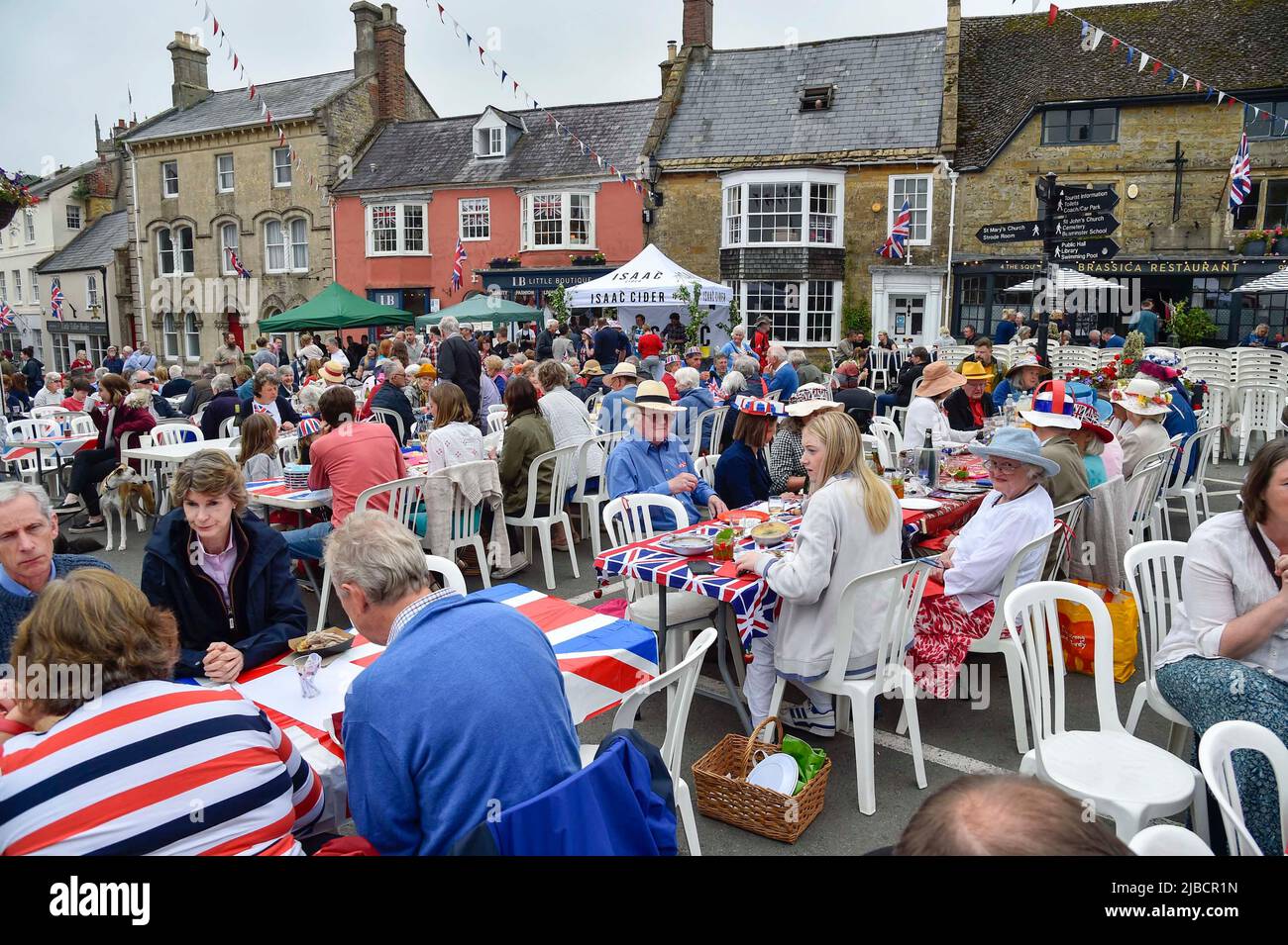 Beaminster, Dorset, UK. 5th June 2022. Platinum Jubilee street party in ...