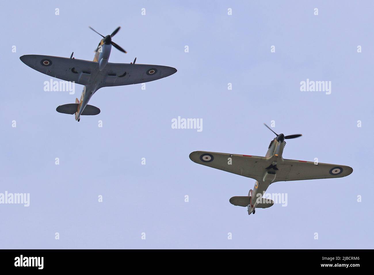 Spitfire and Hurricane Platinum Jubilee fly-past over Hull and the ...
