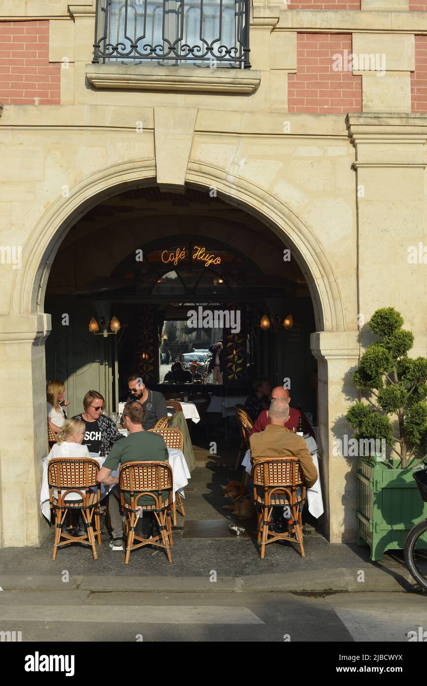 Cafe Hugo Le Marais Paris Stock Photo - Alamy