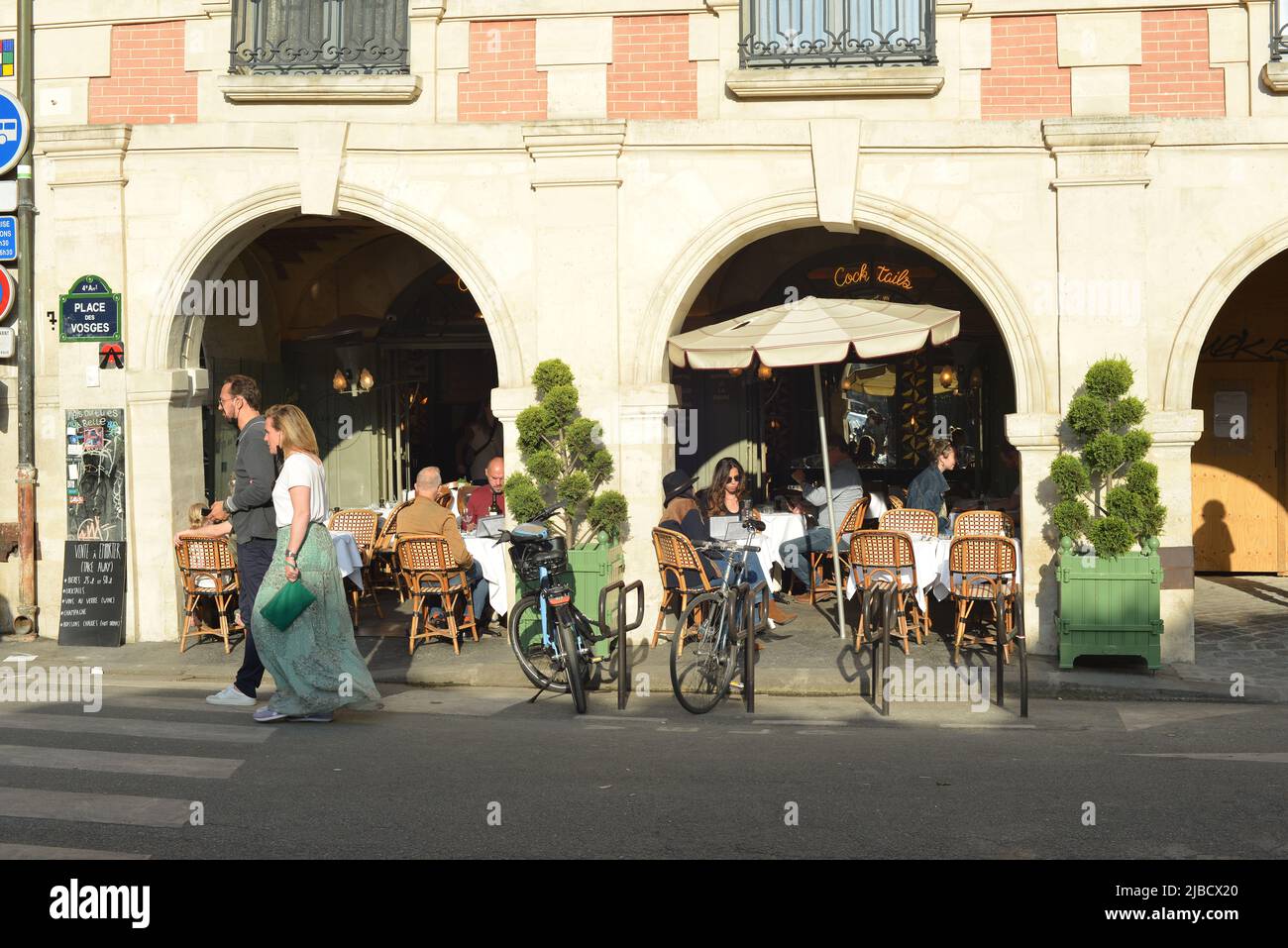 Cafe Hugo Le Marais Paris Stock Photo - Alamy