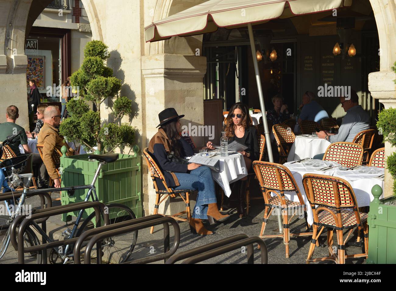 Cafe Hugo Le Marais Paris Stock Photo - Alamy