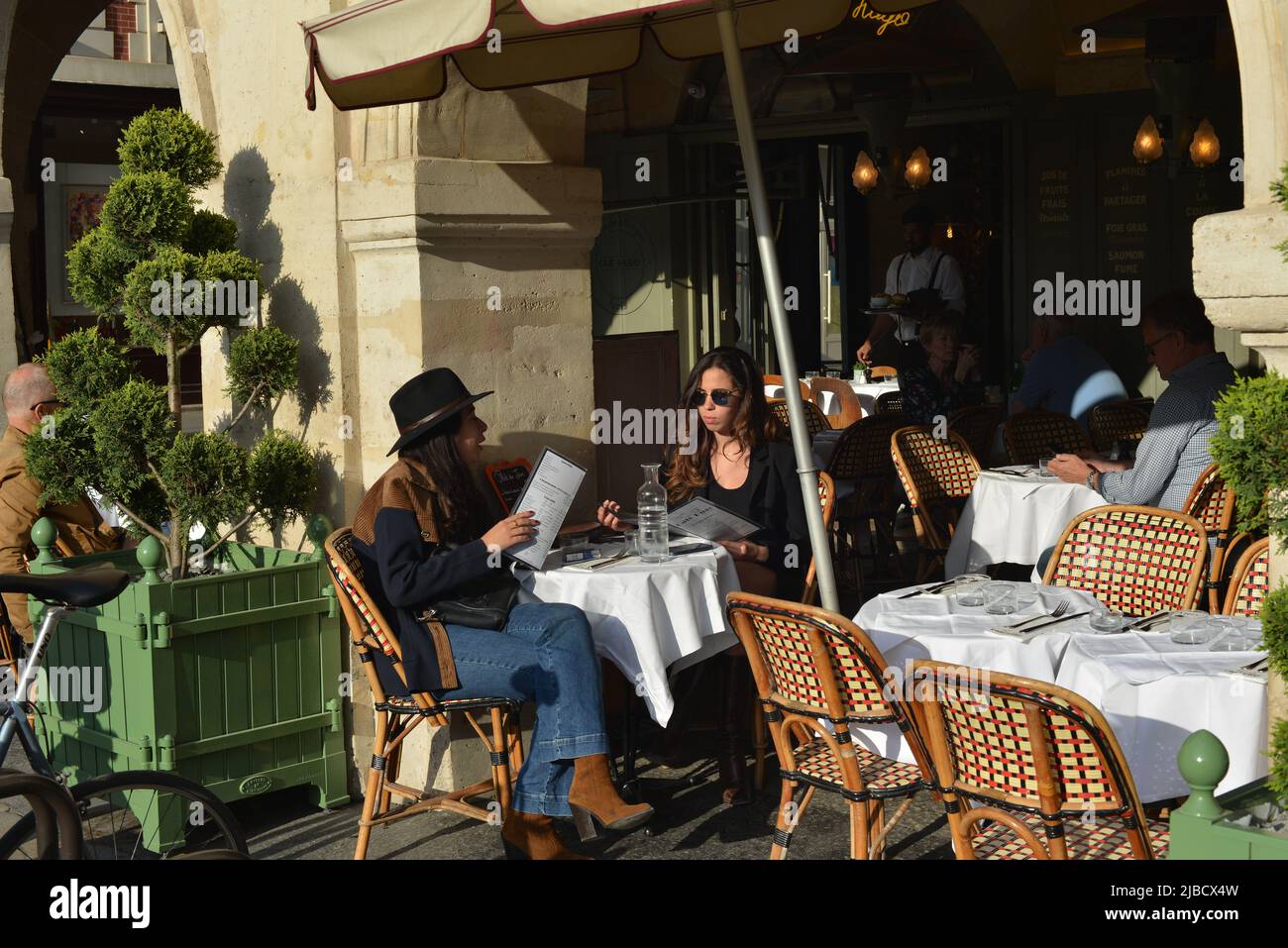 Cafe Hugo Le Marais Paris Stock Photo - Alamy