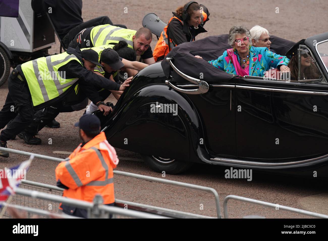 The car carrying Bake Off judge Pru Leith is pushed after it broke down ...
